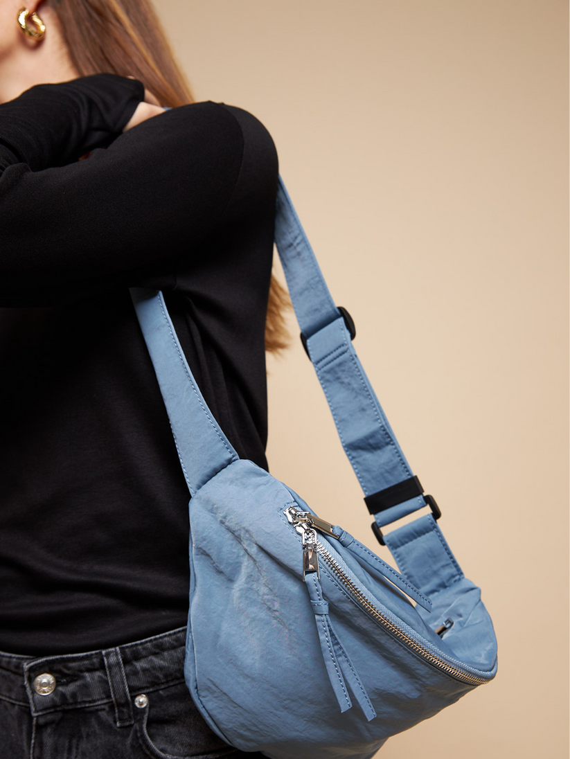 BLUE CLOUD POUCH – doro